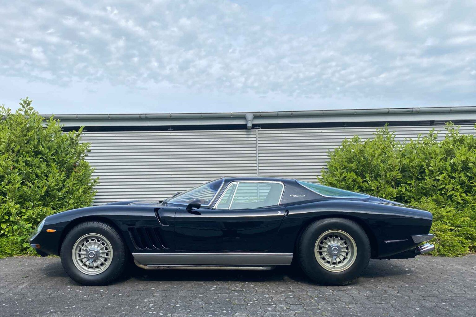 Bizzarrini GT Strada 5300 Schwarz 1968 - Lutziger Classic Cars